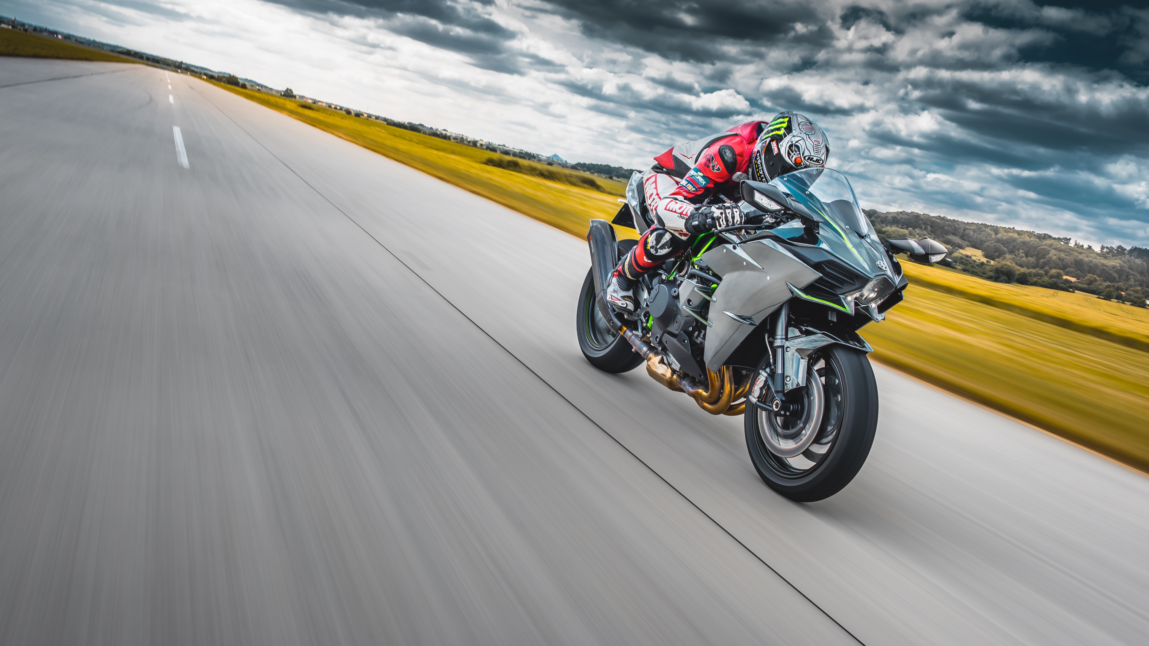 Wallpaper Man in Black and White Motorcycle Suit Riding on Motorcycle ...