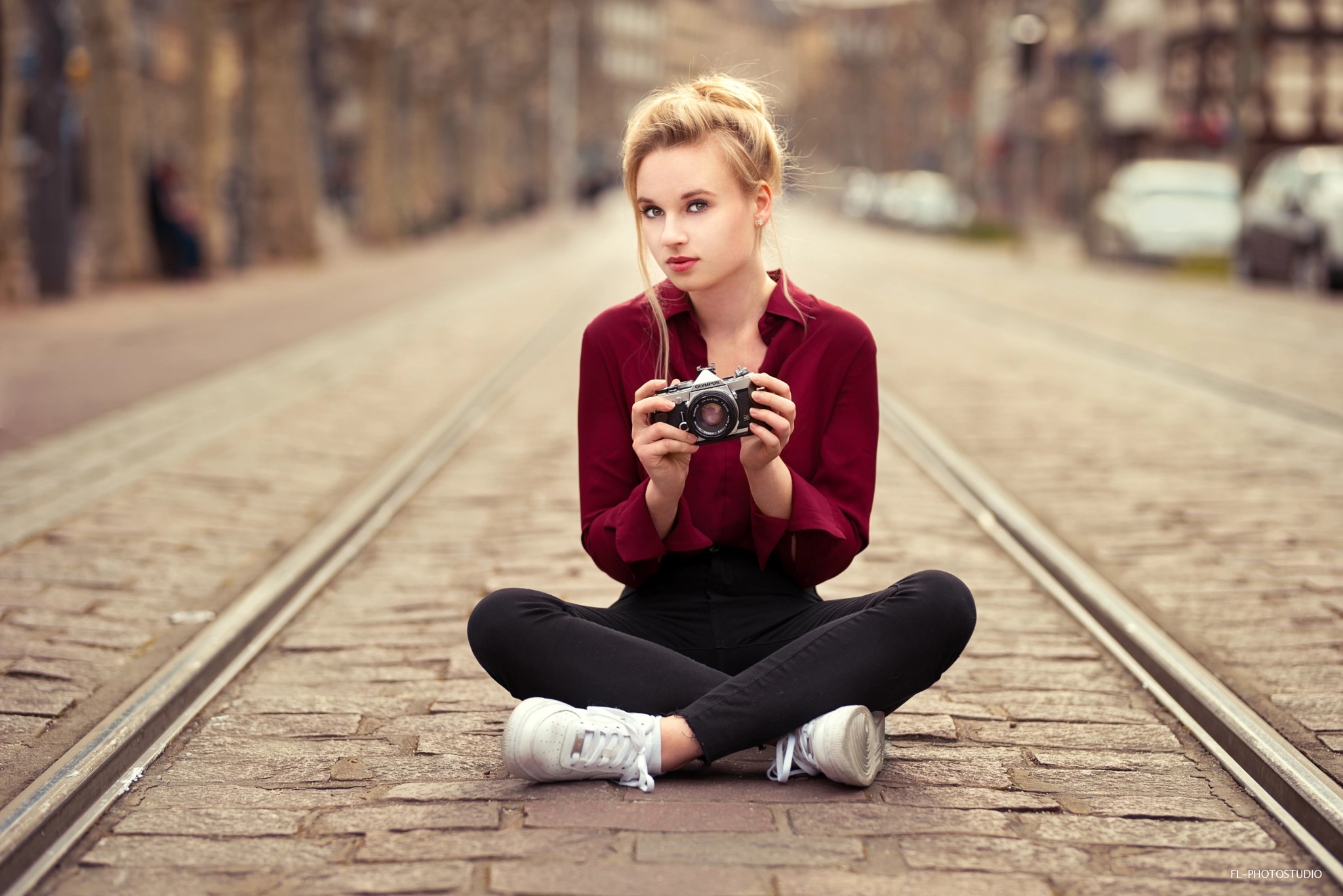 Wallpaper Sitting, Red, Beauty, Blond, Street Fashion, Background ...