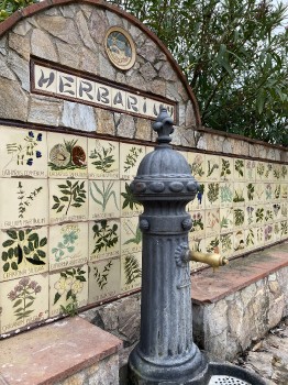 Wallpaper Stone Carving, Monument, Historic Site, Iron, Metal ...